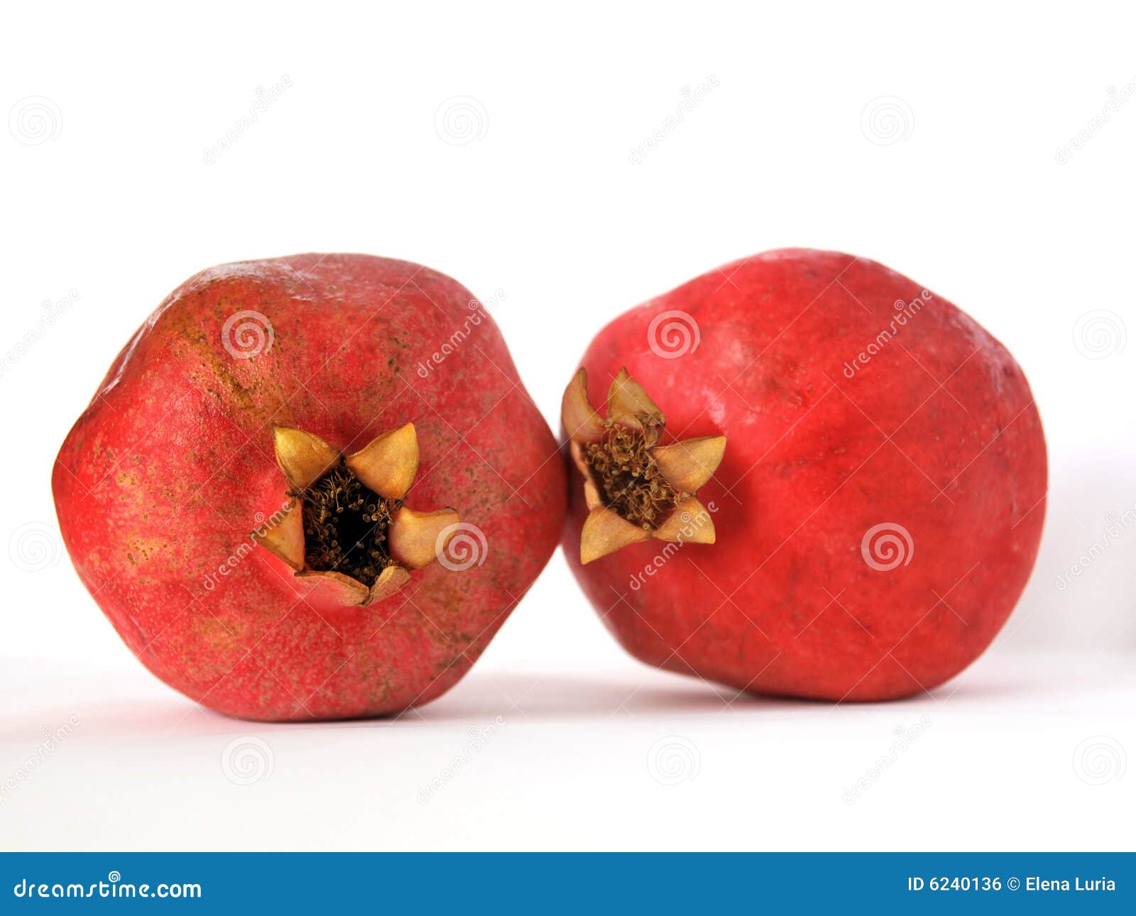 Dwa granaty zdjęcie stock. Obraz złożonej z odosobniony - 6240136