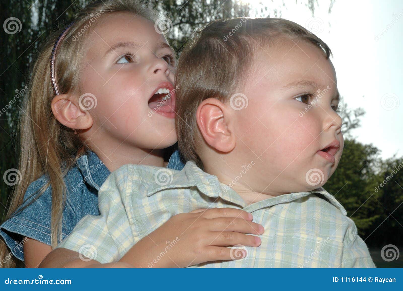 Dwaze Jonge geitjes stock foto. Image of kinderen, familie - 1116144