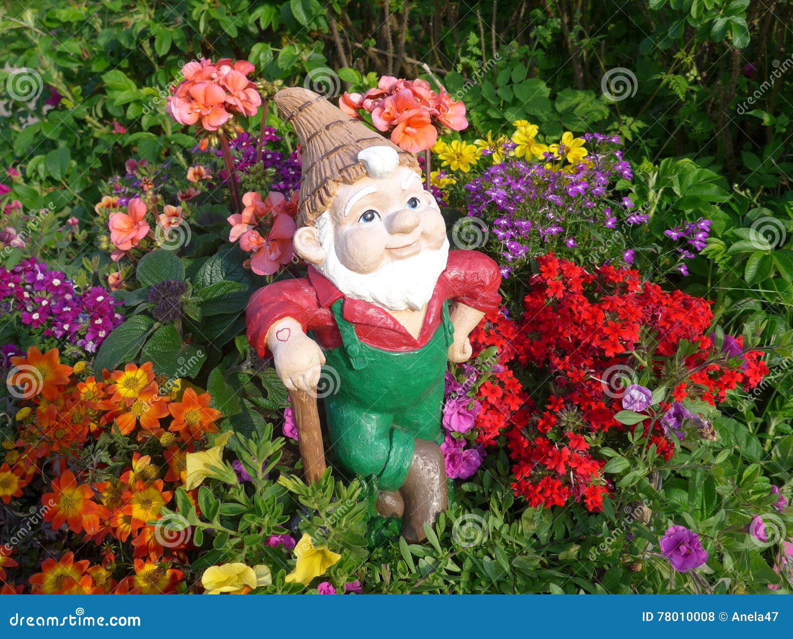 Dwerg Met Schop in Zijn Tuin Stock Foto - Image of baard, decoratie ...