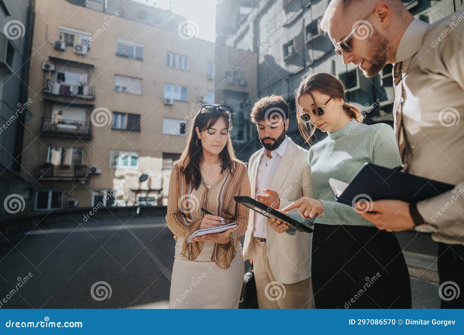 Dynamic Collaboration and Strategy Development in Corporate Business ...