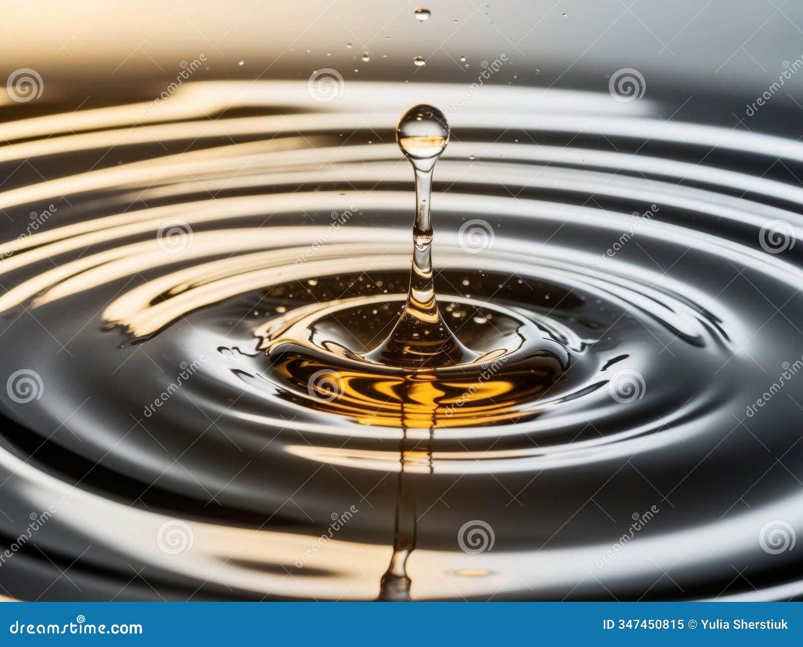 Dynamic Splash of Color As a Water Drop Impacts a Liquid Surface. Stock ...