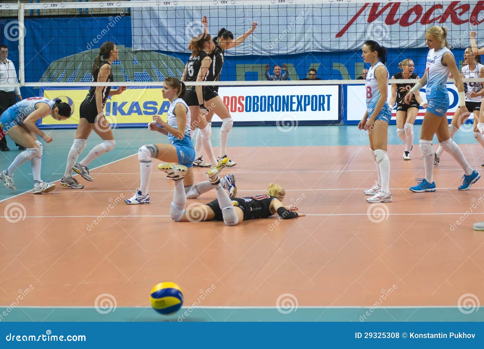 Dynamo misses the ball editorial stock photo. Image of league - 29325308