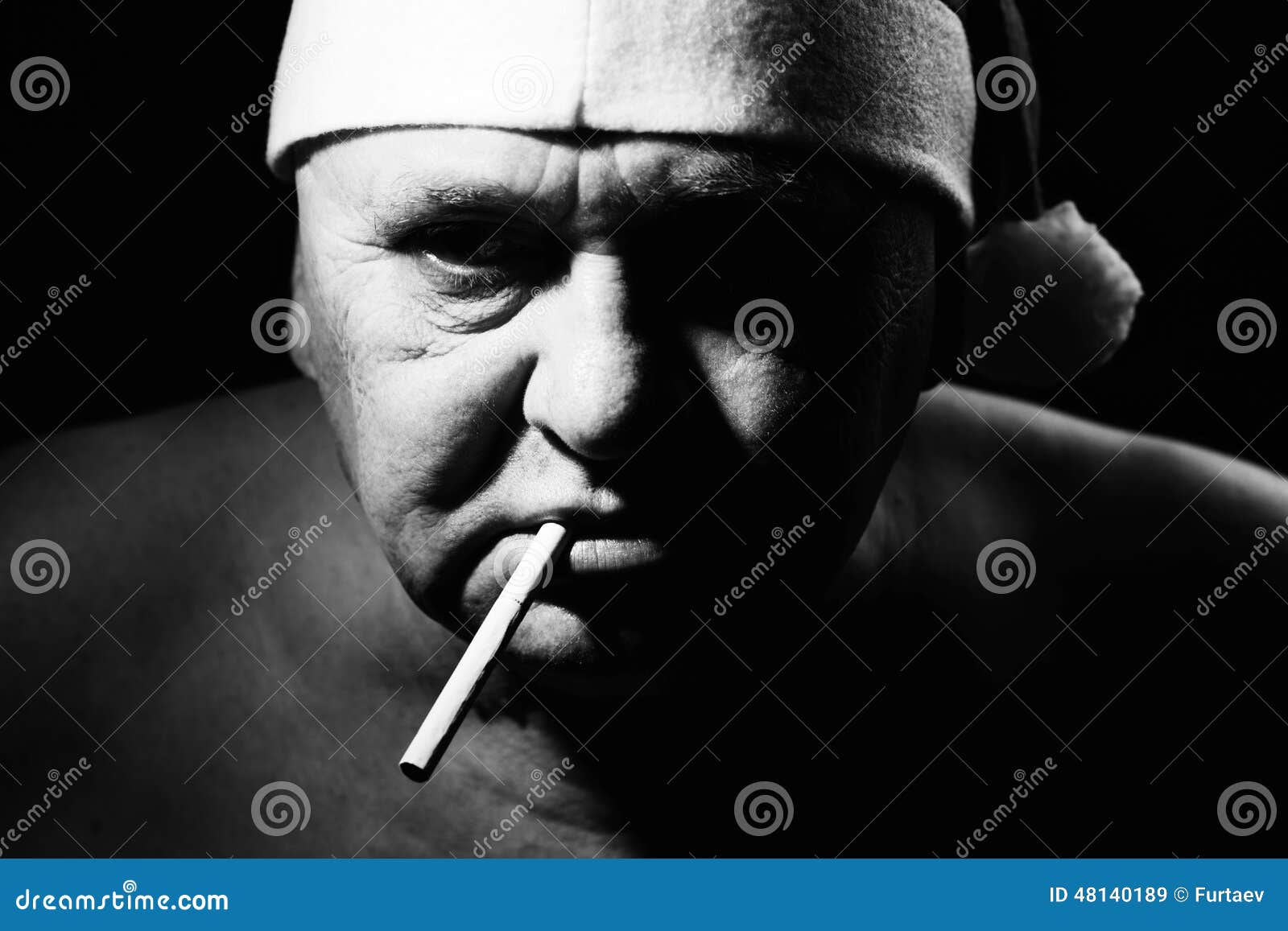 Dyster Jultomten Med Cigaretten Fotografering för Bildbyråer - Bild av ...