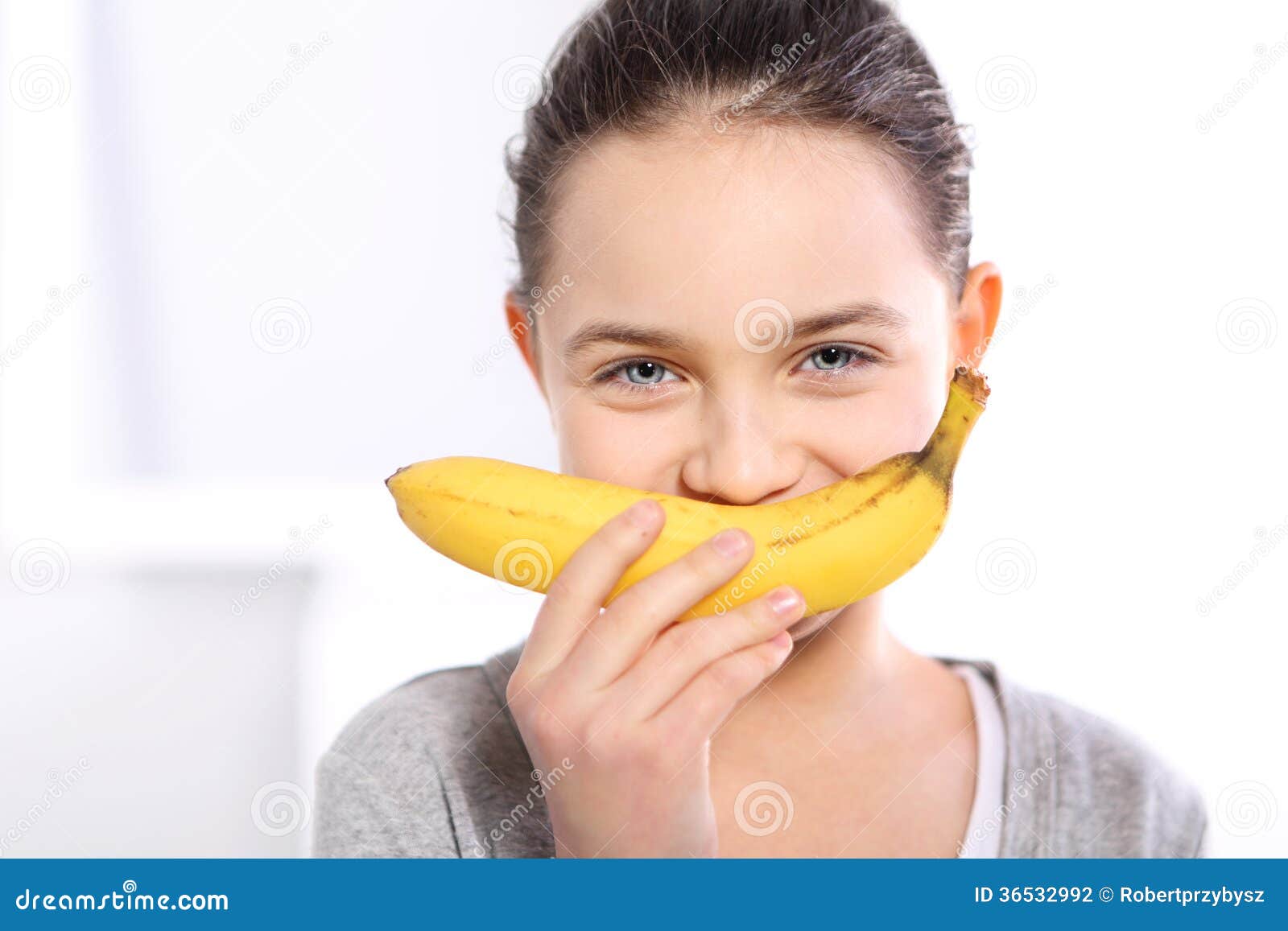 Dziewczyna Z Bananem Zdjęcie Stock Obraz Złożonej Z Jedzenie 36532992