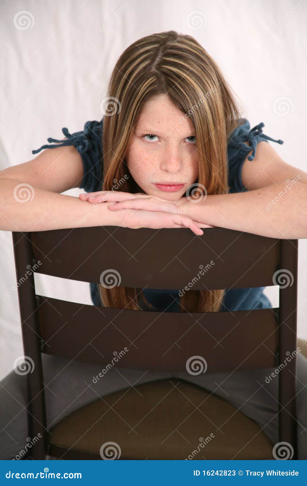 Dziewczyny preteen obraz stock. Obraz złożonej z blondyny - 16242823