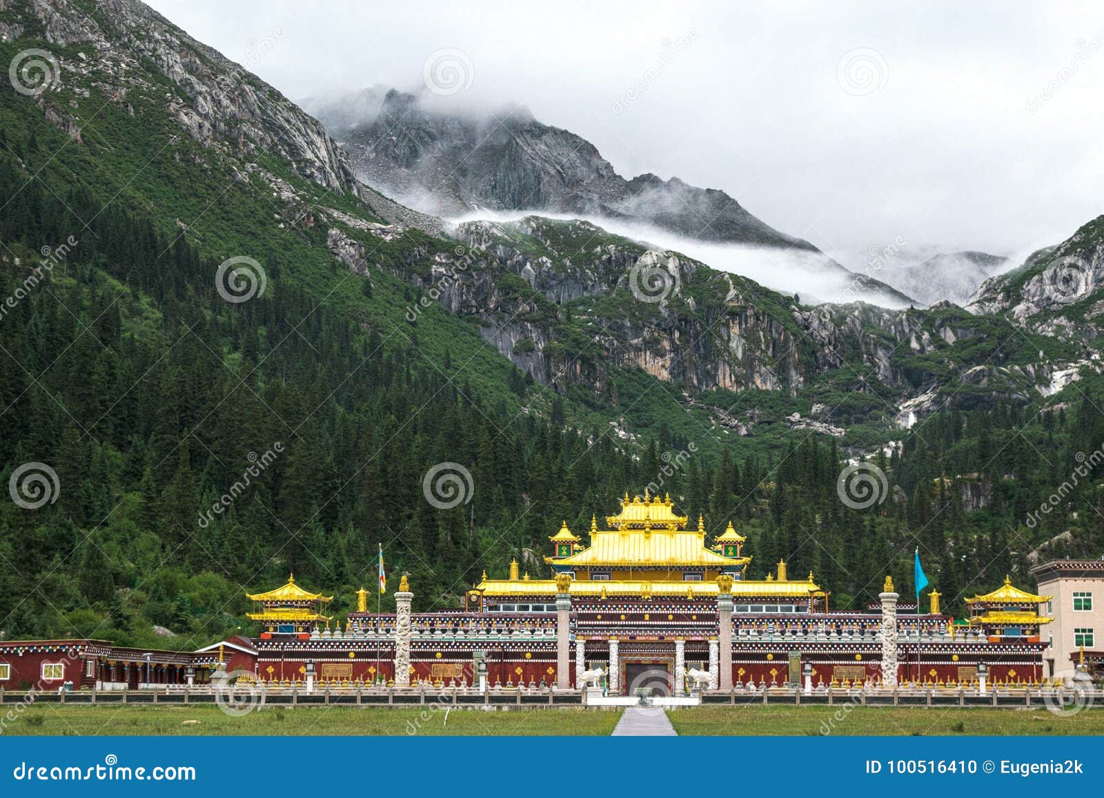 Dzogchen Monastery in Eastern Tibet Stock Photo - Image of surrounded ...