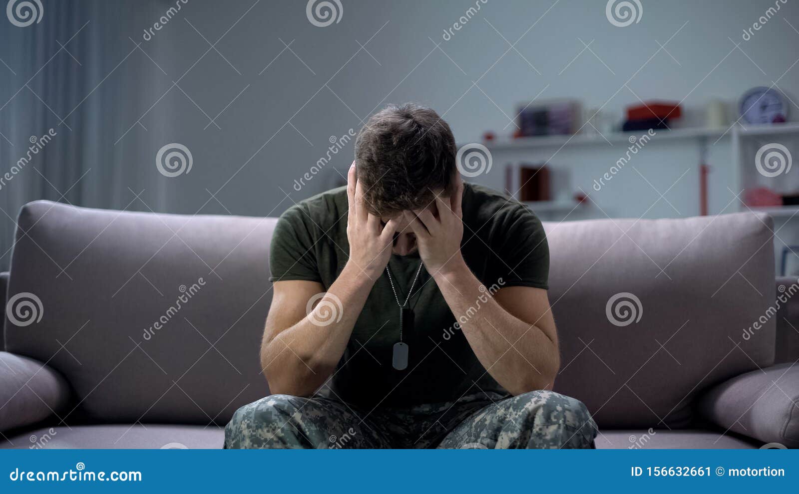 Dépression Nerveuse Chez Les Hommes Souffrant D'une Dépression, Assis ... Dépression Nerveuse Chez Les Hommes Souffrant D'une Dépression, Assis ...