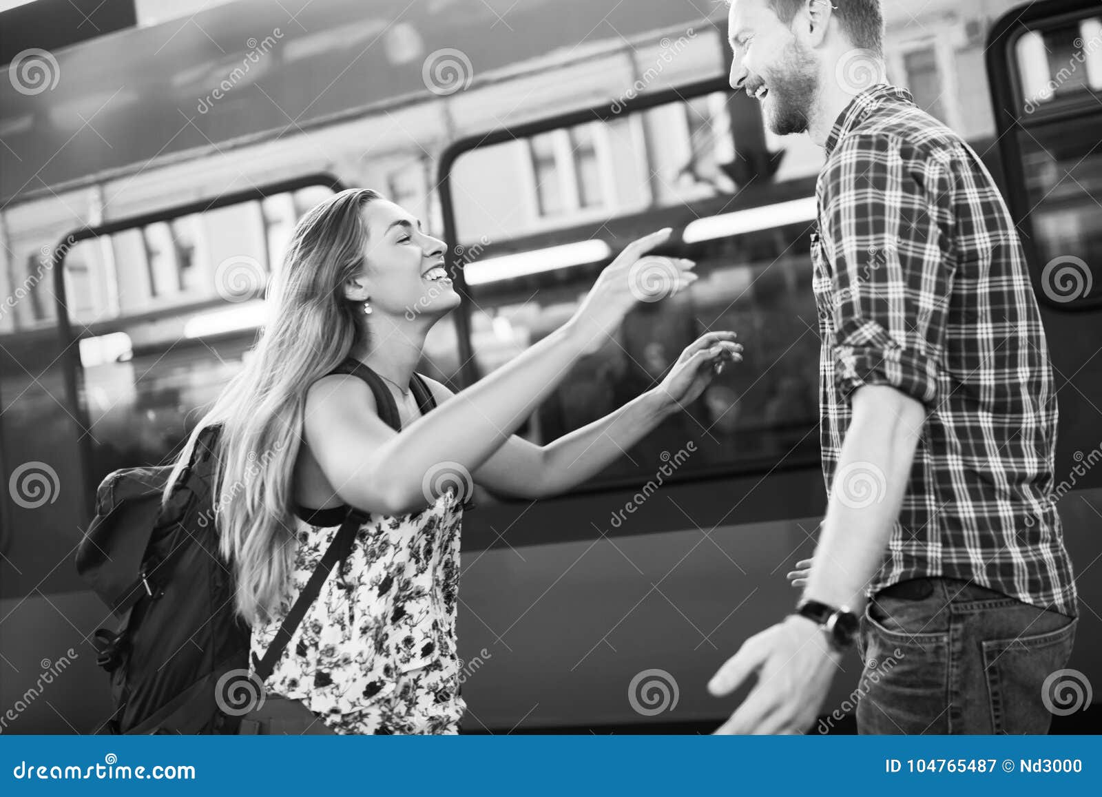 Couple Parting for Some Time 库存图片 - 图片 包括有 终端, 皮箱: 104765487