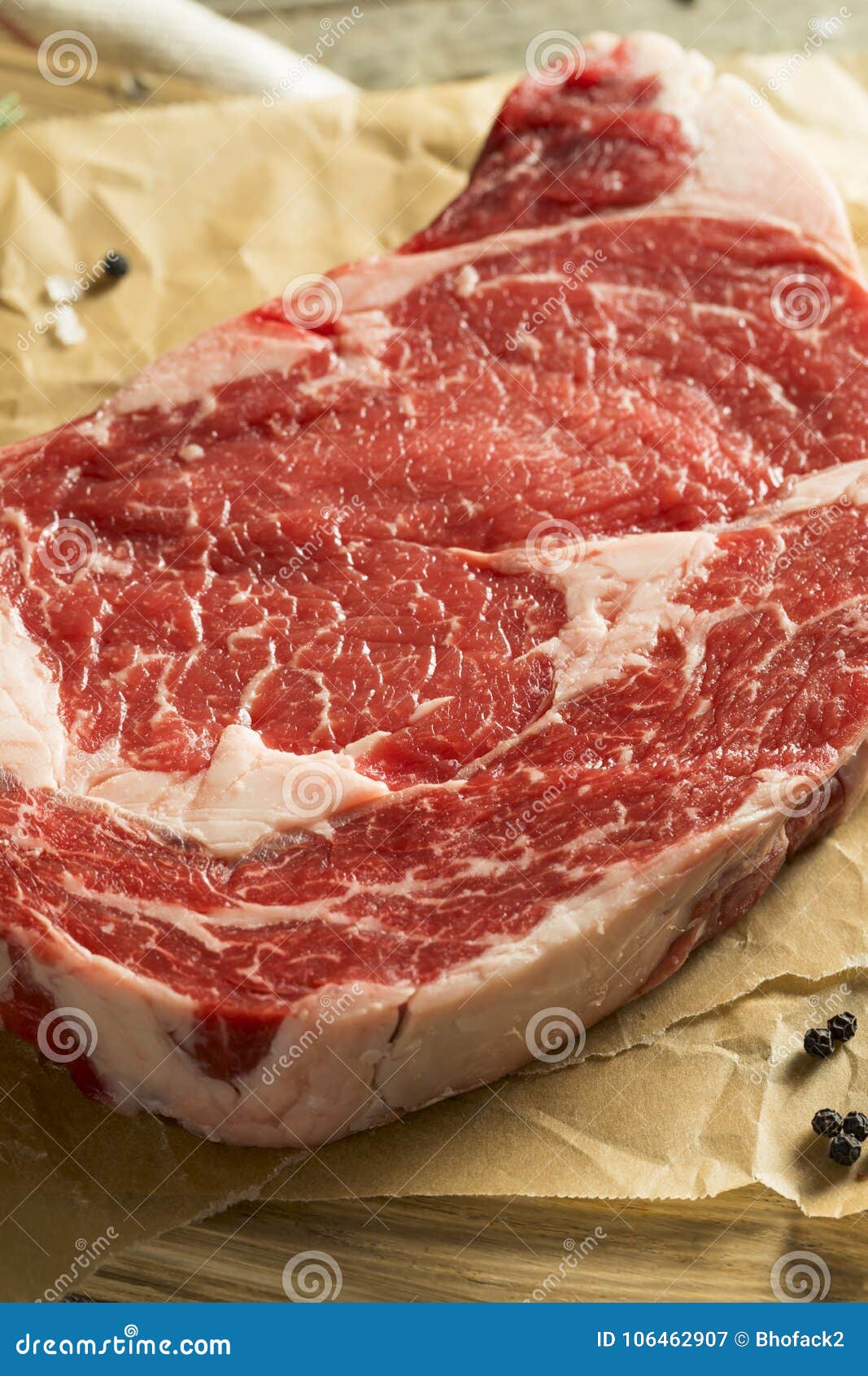 Raw Grass Fed Boneless Ribeye Steak Stockbild - Bild von nahrung ...