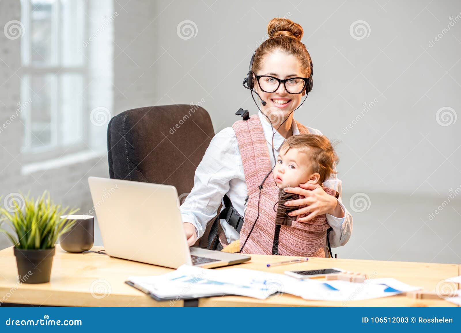 Businesswoman Working with Her Baby Son at the Office Imagem de Stock ...