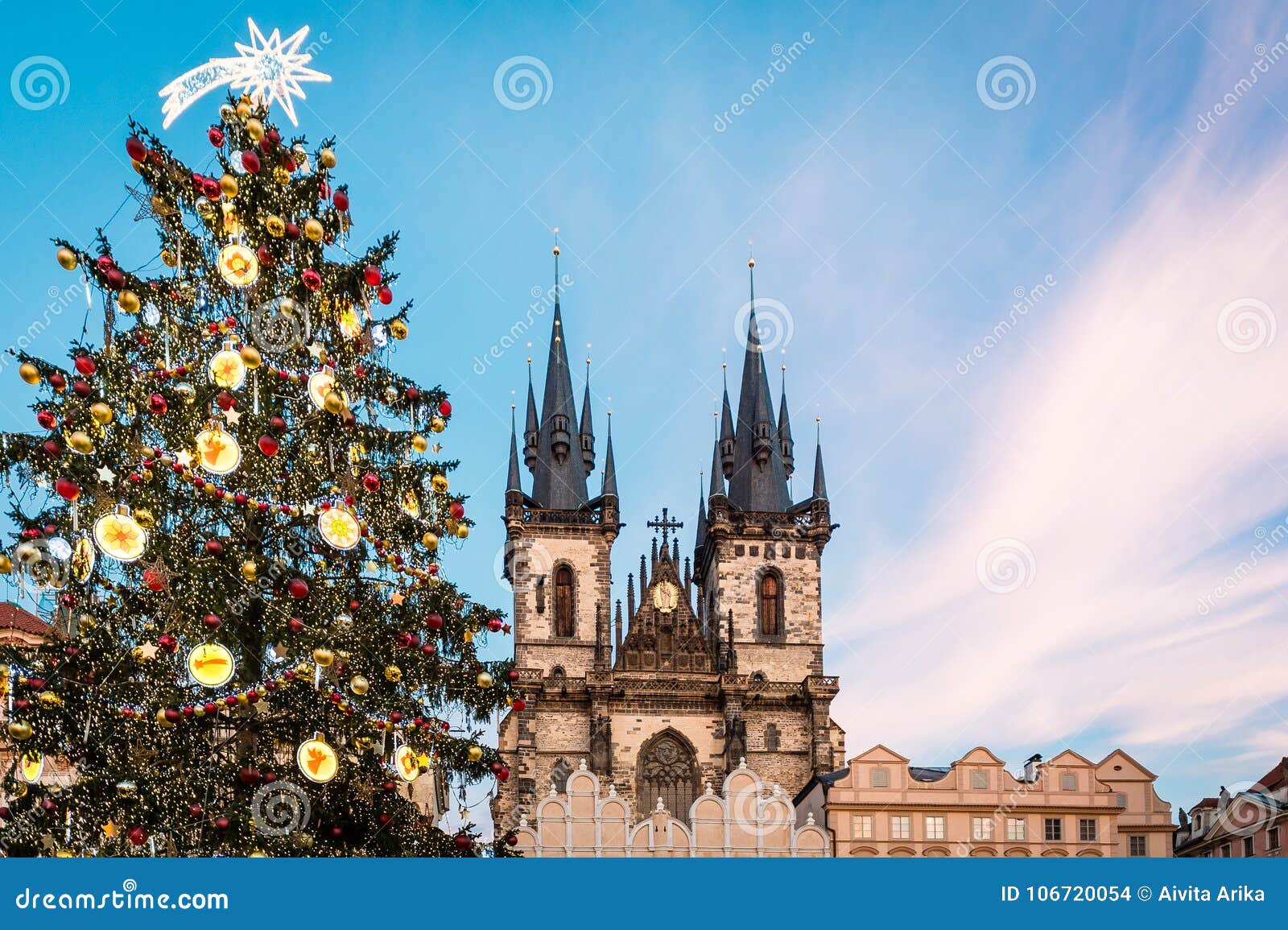 Christmas Tree on Prague Old Town Square 编辑类库存图片 - 图片 包括有 文化, 冬天: 106720054