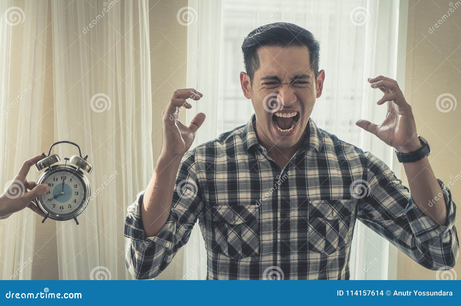 Casual Male Screaming Stressed Out from Alarm Clock Stockfoto - Bild ...