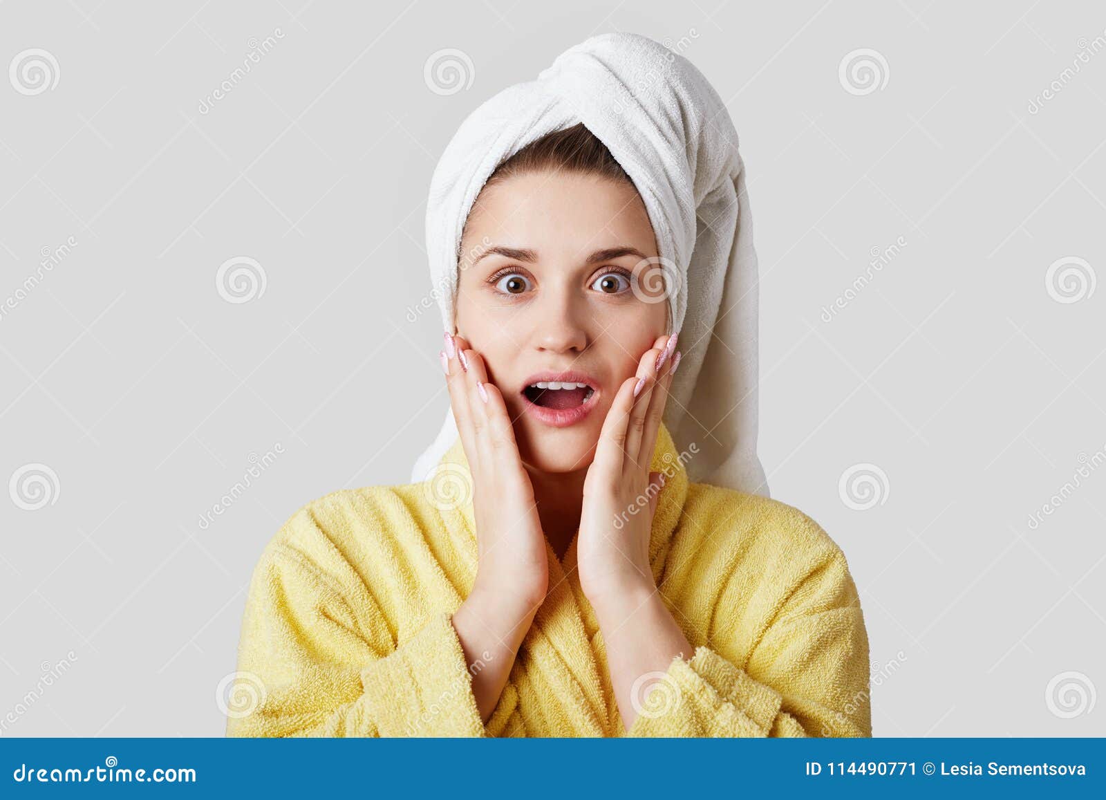 Portrait of Shocked Beautiful Woman with Stunned Expression, Keeps ...