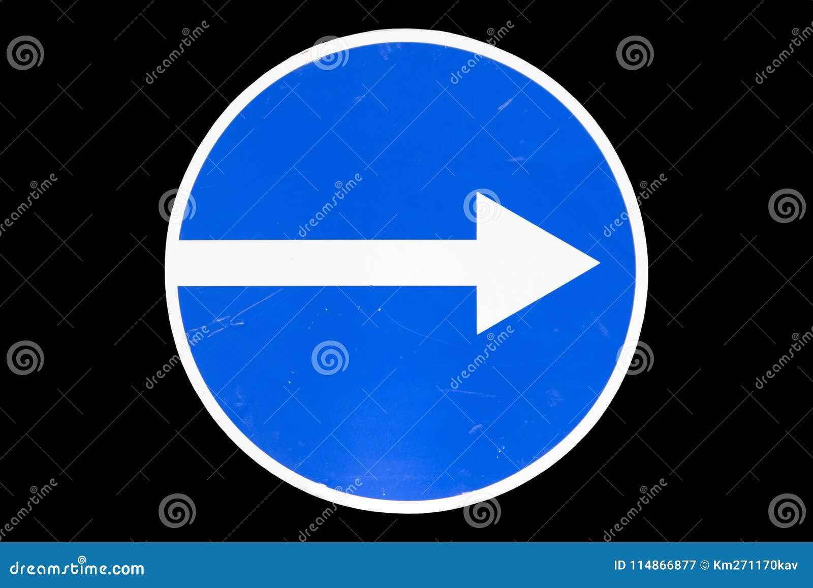 Round Blue Road Sign `Turn Right` Isolated on Black Vector Illustratie ...