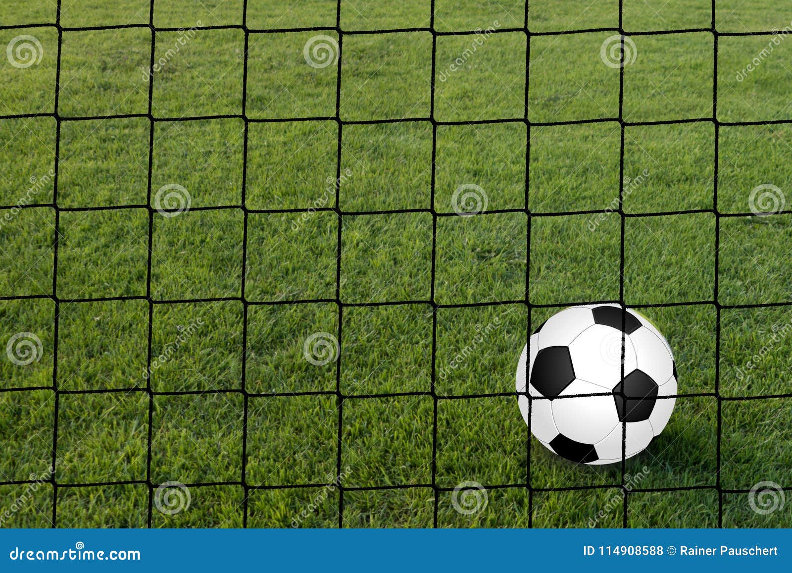 Football, View from Behind the Goal Foto de Stock - Imagem de grama ...