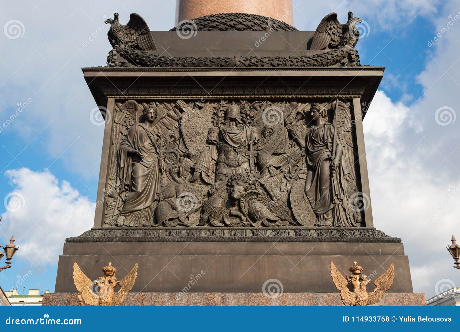 The Alexander Column in Saint Petersburg, Russia Stockfoto - Bild von ...