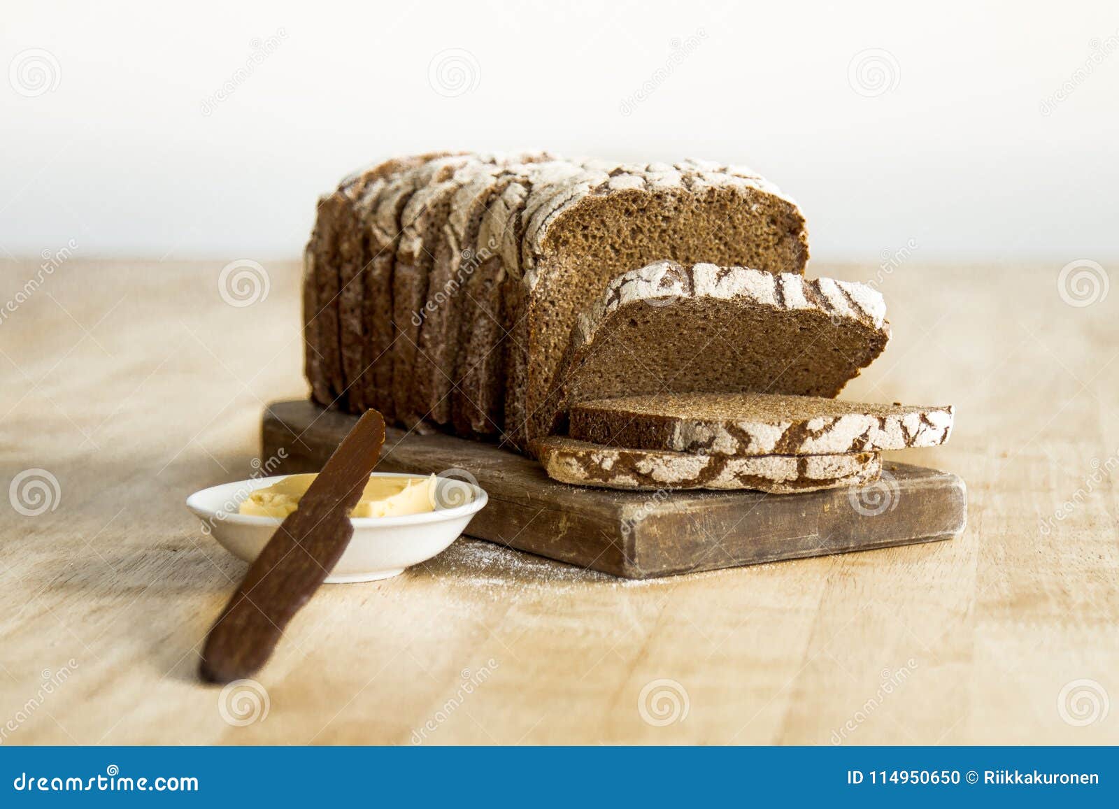 Sliced Loaf of Dark Rye Bread Fotografia Stock - Immagine di pranzo ...