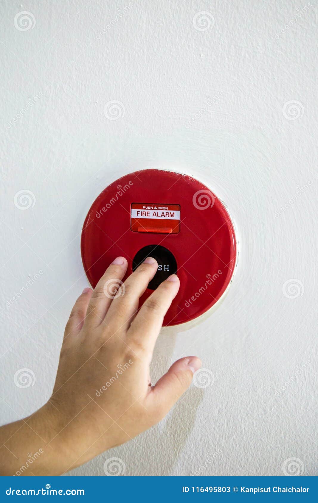 The Hand of Man is Pushing Fire Alarm on the Wall. Immagine Stock ...
