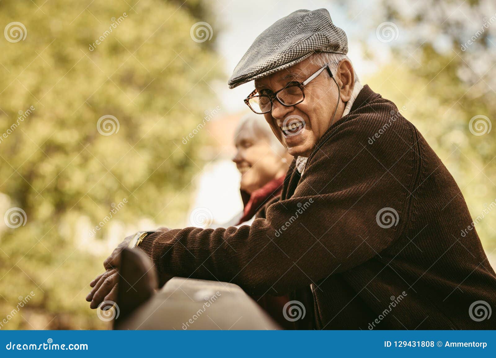 Smiling Old Man at Park on a Winter Day Fotografia Stock - Immagine di ...