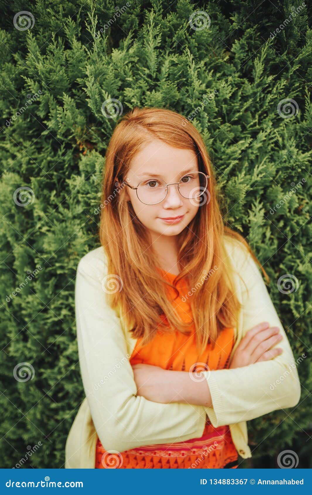 Portrait Of Adorable Red Haired Girl Wearing Glasses 库存图片 图片 包括有 孩子