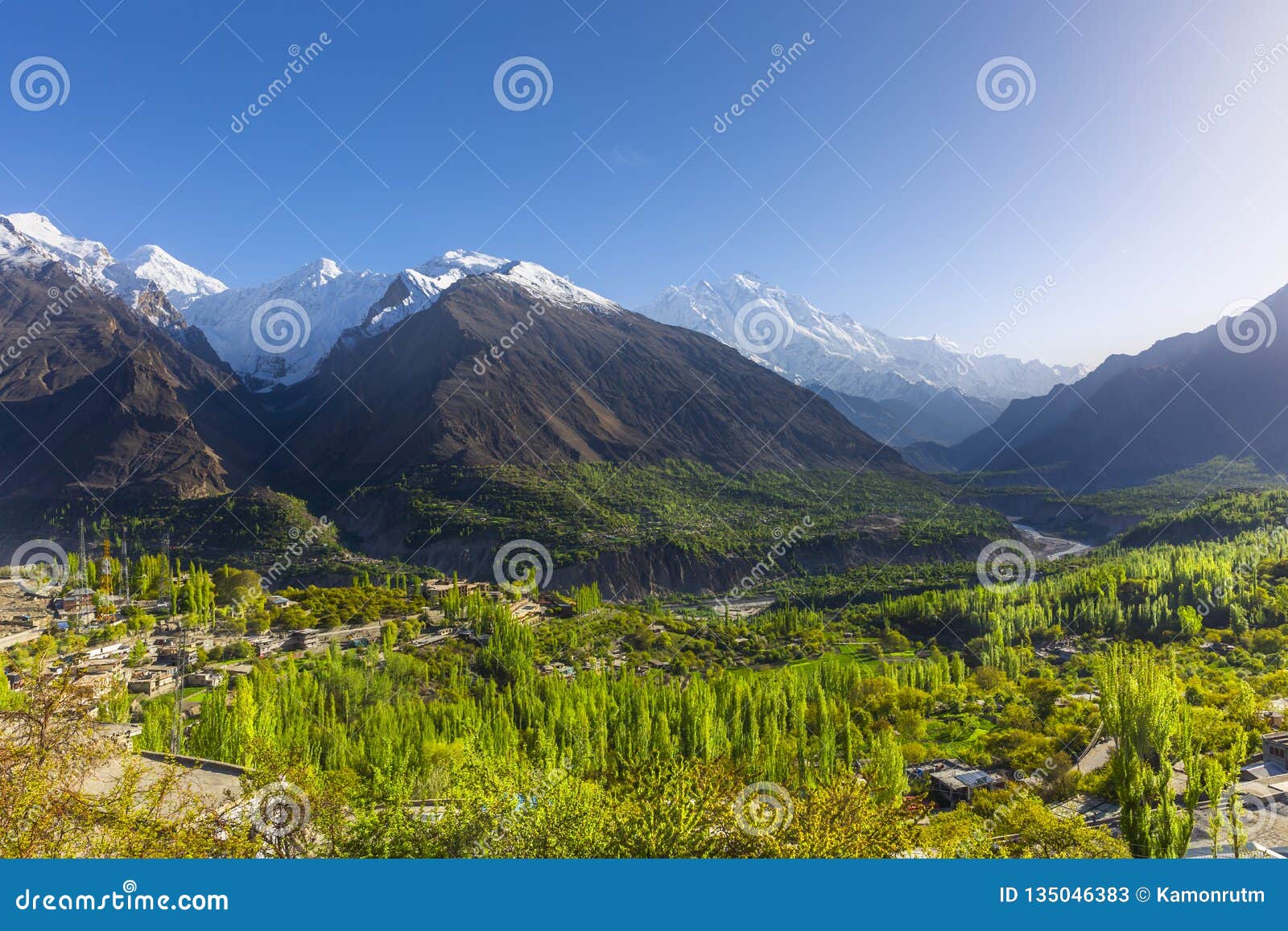 Scenic View of Hunza Valley in Summer Stockbild - Bild von himmel, nave ...