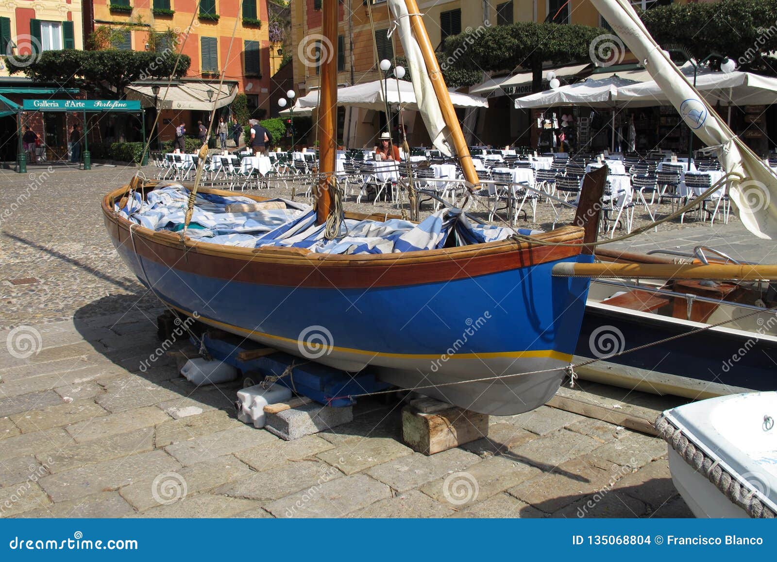 Classic Wood Boat in Portofino, Italy. Redaktionelles Stockbild - Bild ...