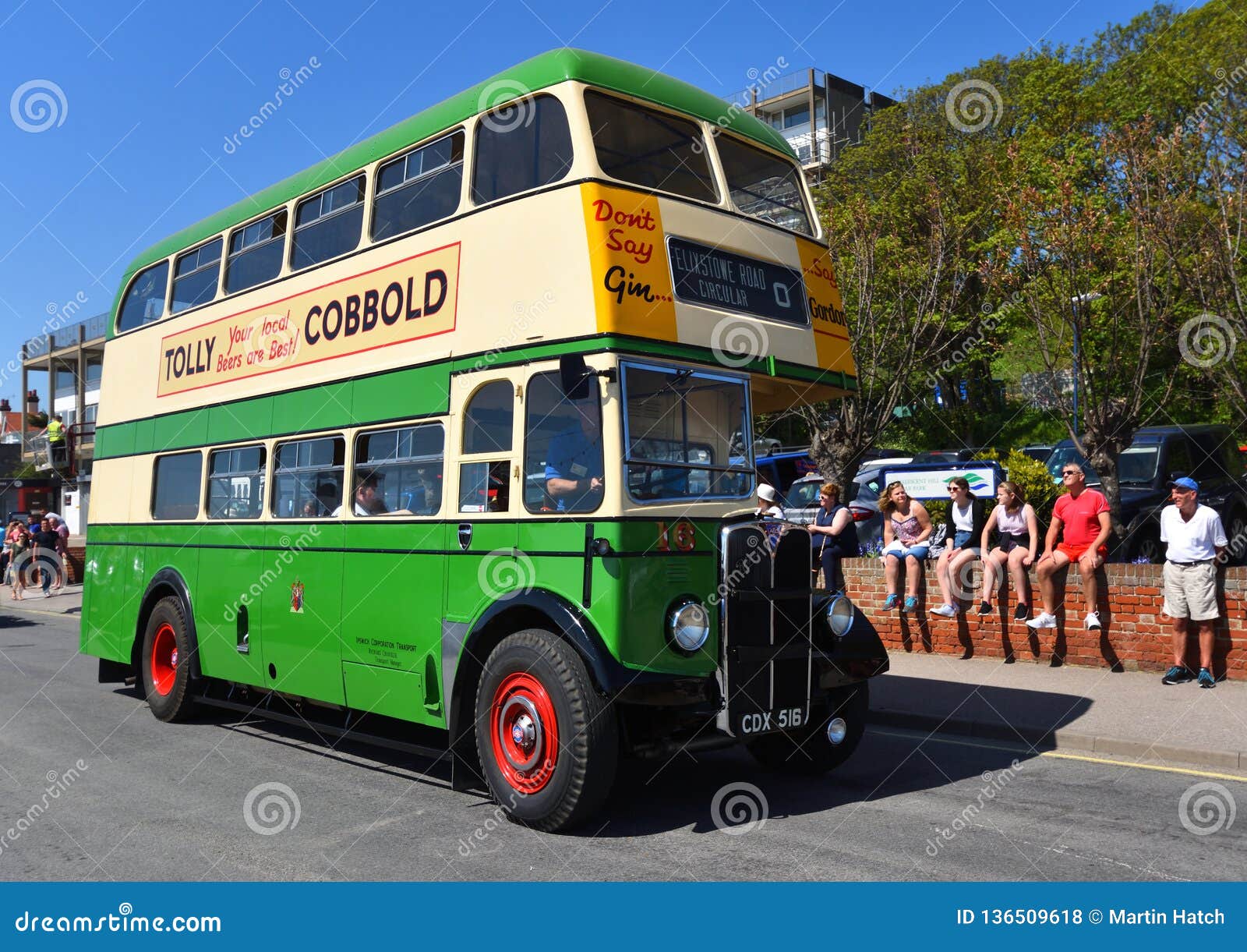 Vintage AEC Regent Double Decker Green Bus on the Road. Foto de Stock ...
