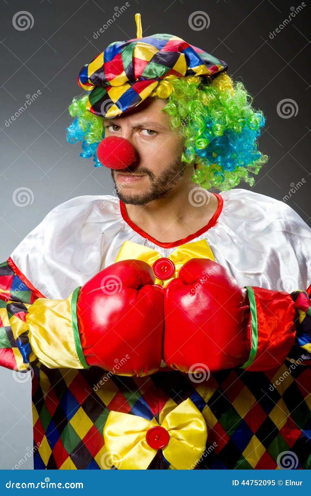 Funny clown with boxing imagen de archivo. Imagen de actor - 44752095