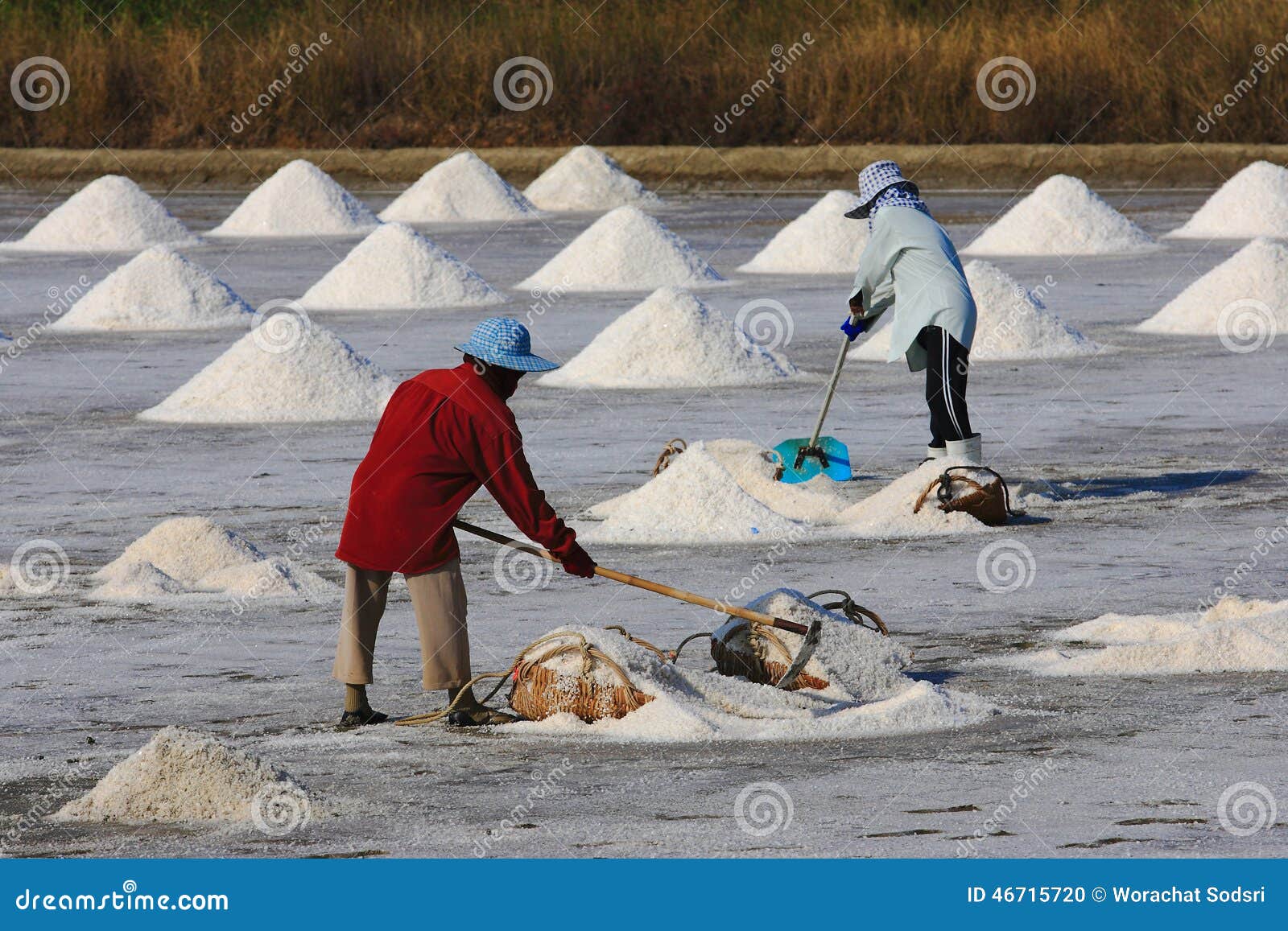 Salt worker stock foto. Image of berg, bewolkt, decoratie - 46715720