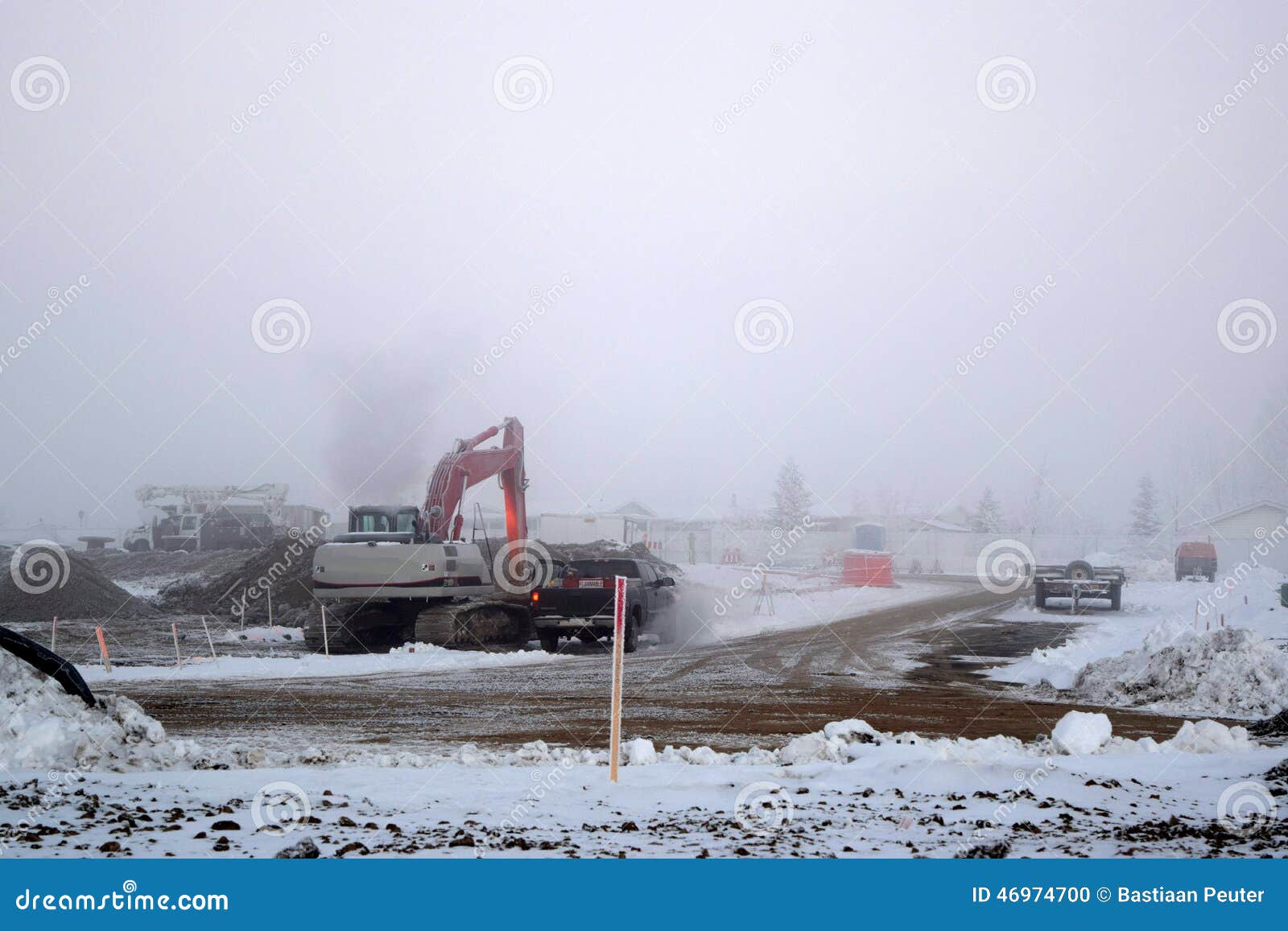 Foggy Construction Site fotografia stock. Immagine di nebbia - 46974700
