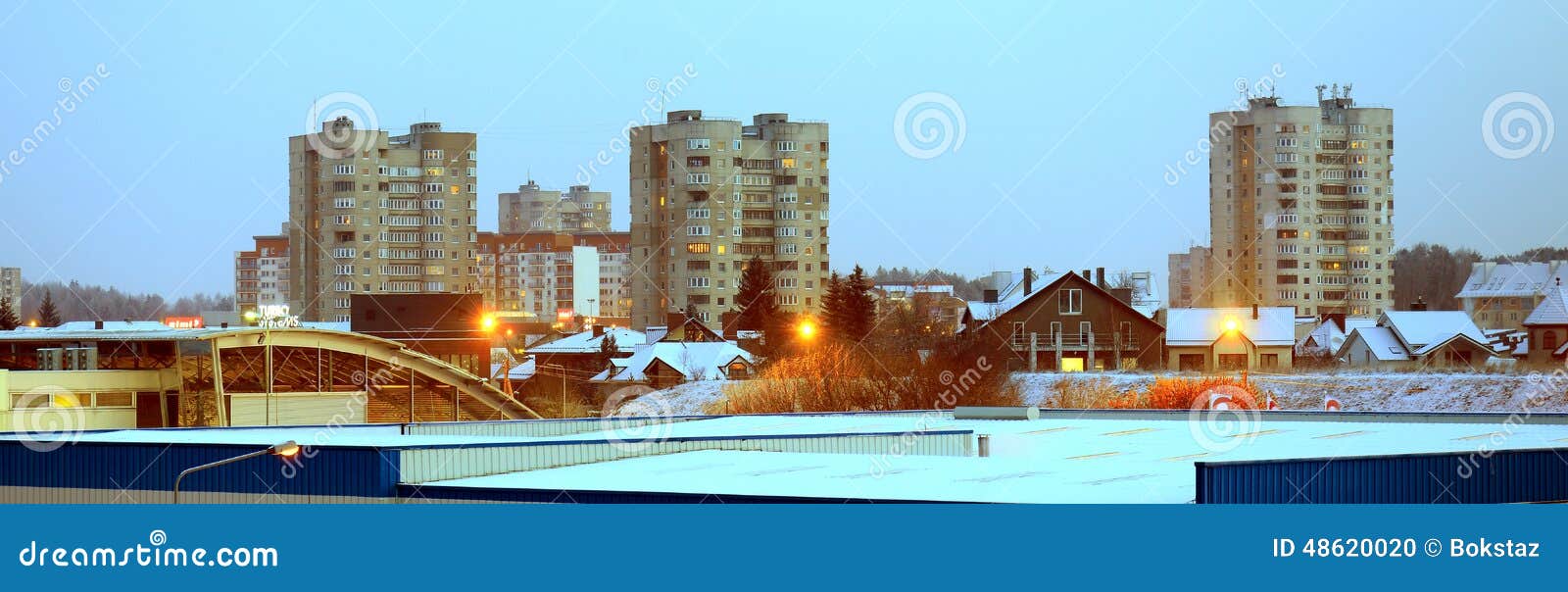 Vilnius City Fabijoniskes District New House and Cars Stockfoto - Bild ...