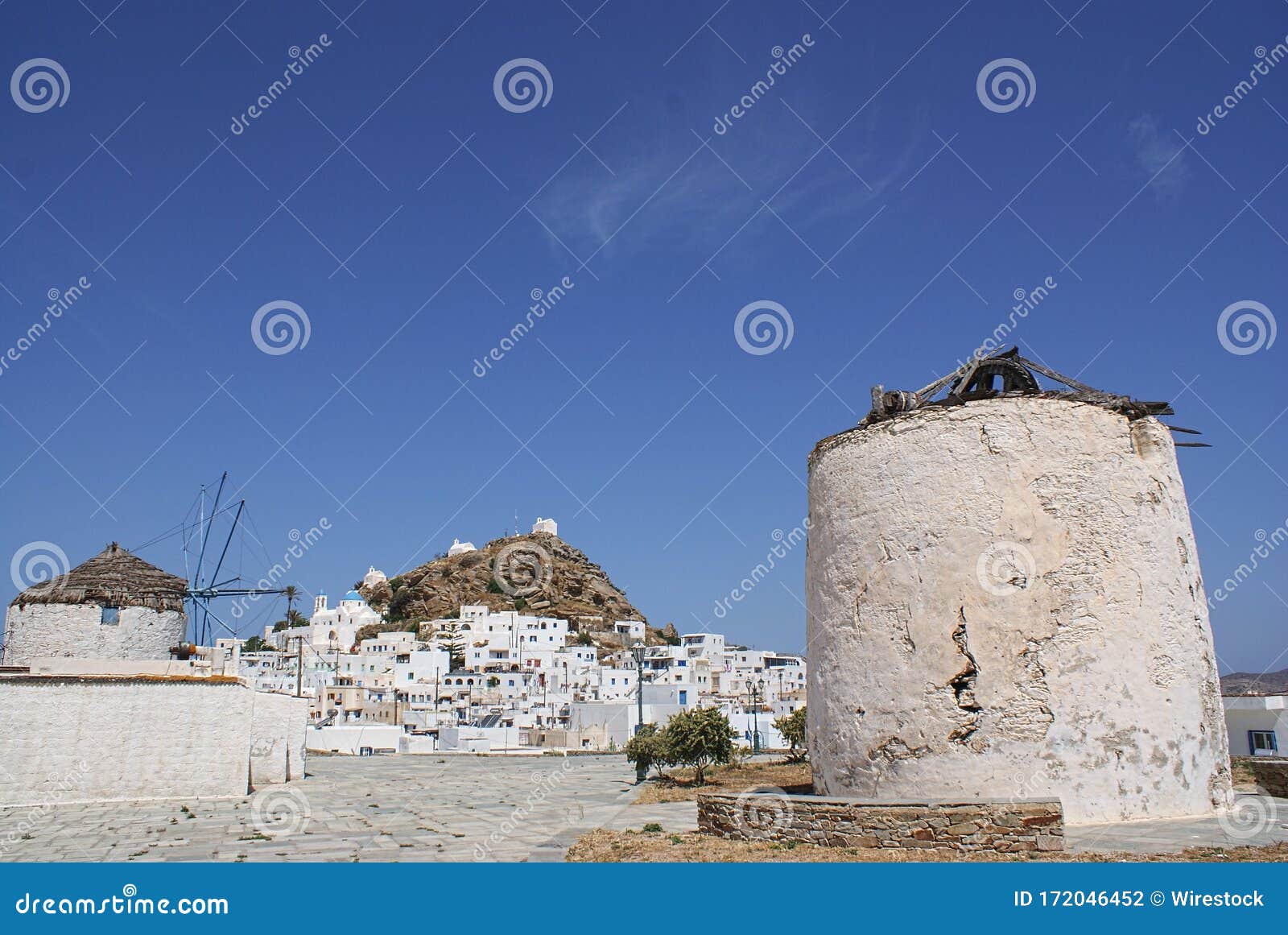 E Edifici Bianchi Sull'isola Greca Di Ios Nelle Cicladi Fotografia ...