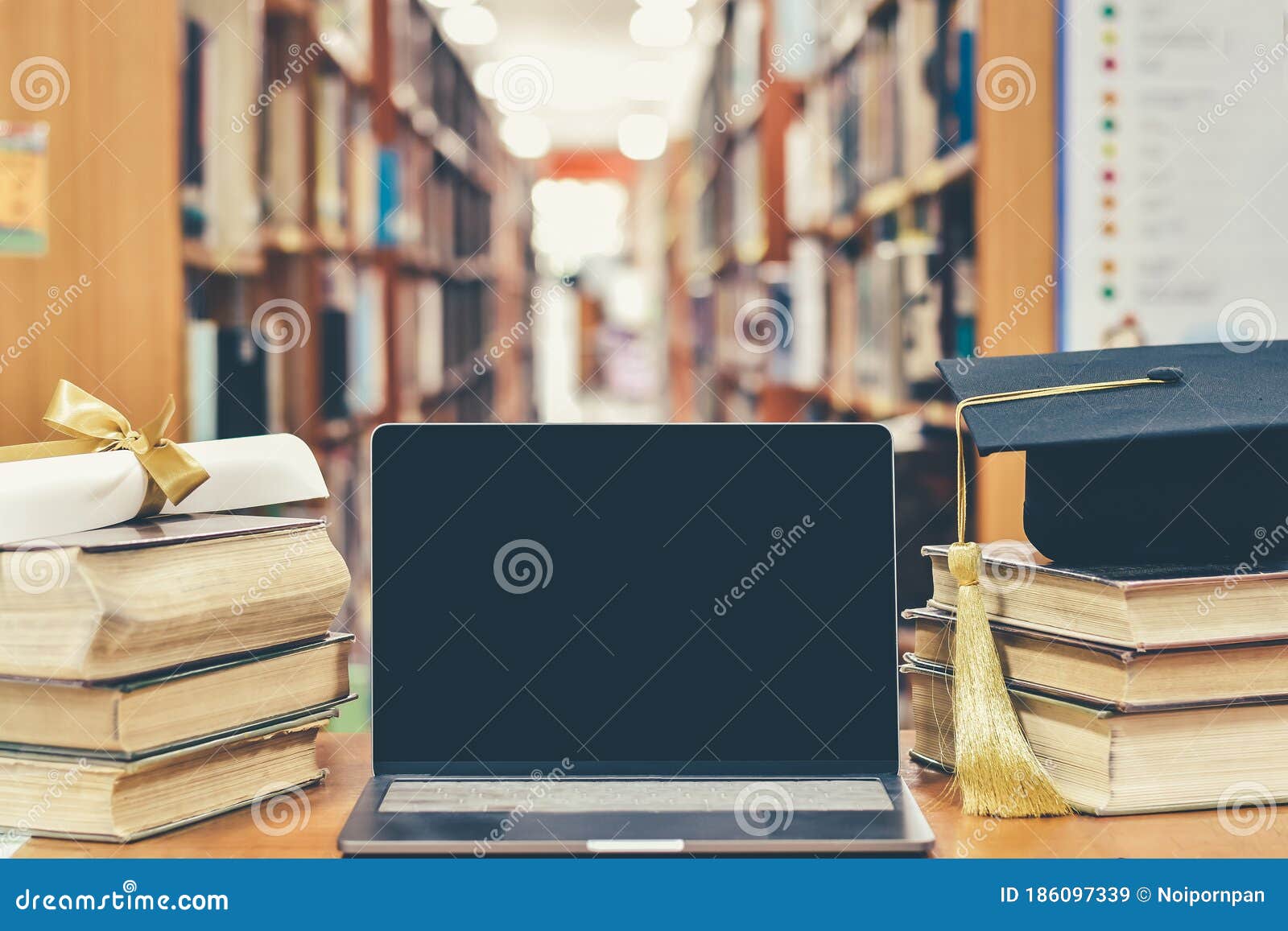 E-learning Class and Internet Online Education Success with Computer ...