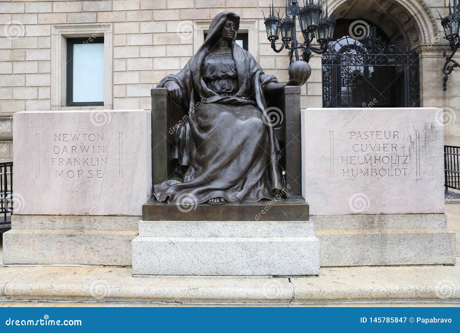 Statue at the Entrance of Boston Public Library 图库摄影片 - 图片 包括有 科学, 城市 ...