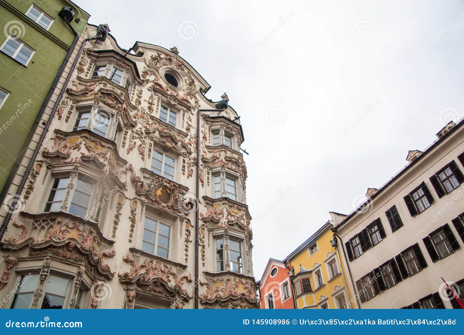 Helbling House stock foto. Image of oriëntatiepunt, beeldhouwwerken ...