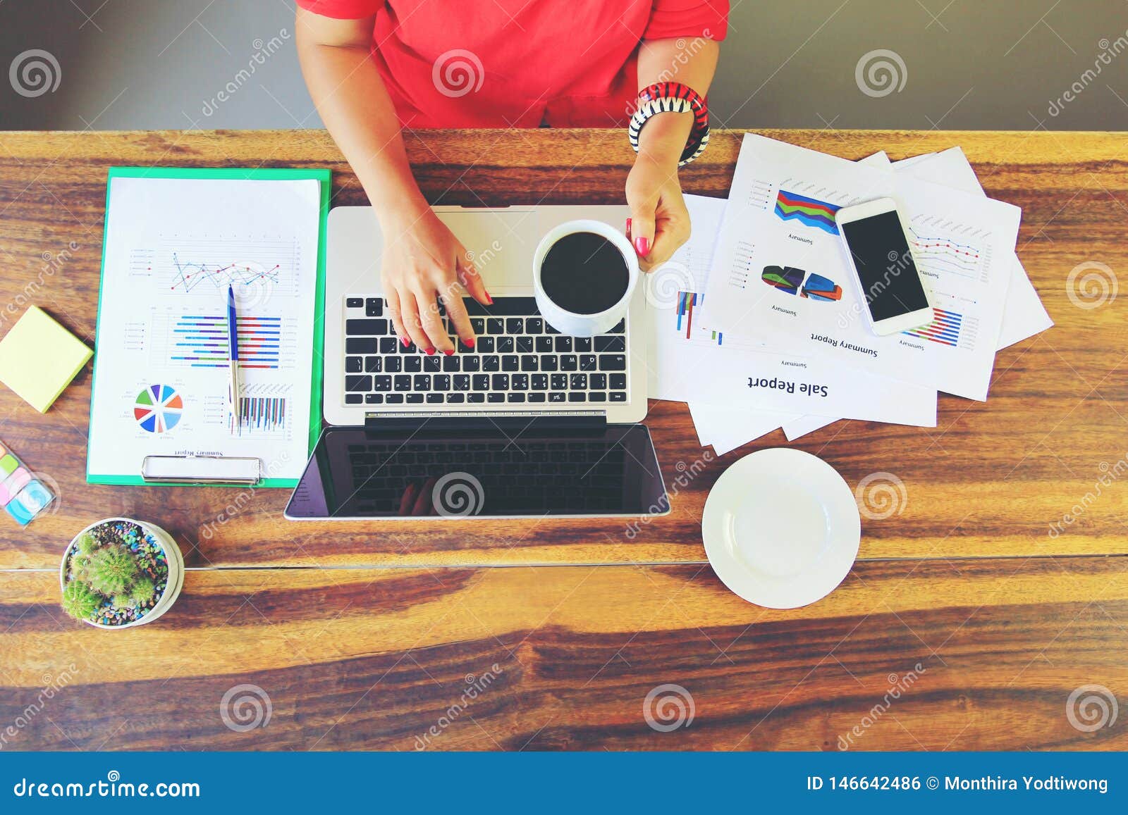 Women of Freelancer Working Using Laptop Computer and Hand Holding Cup ...