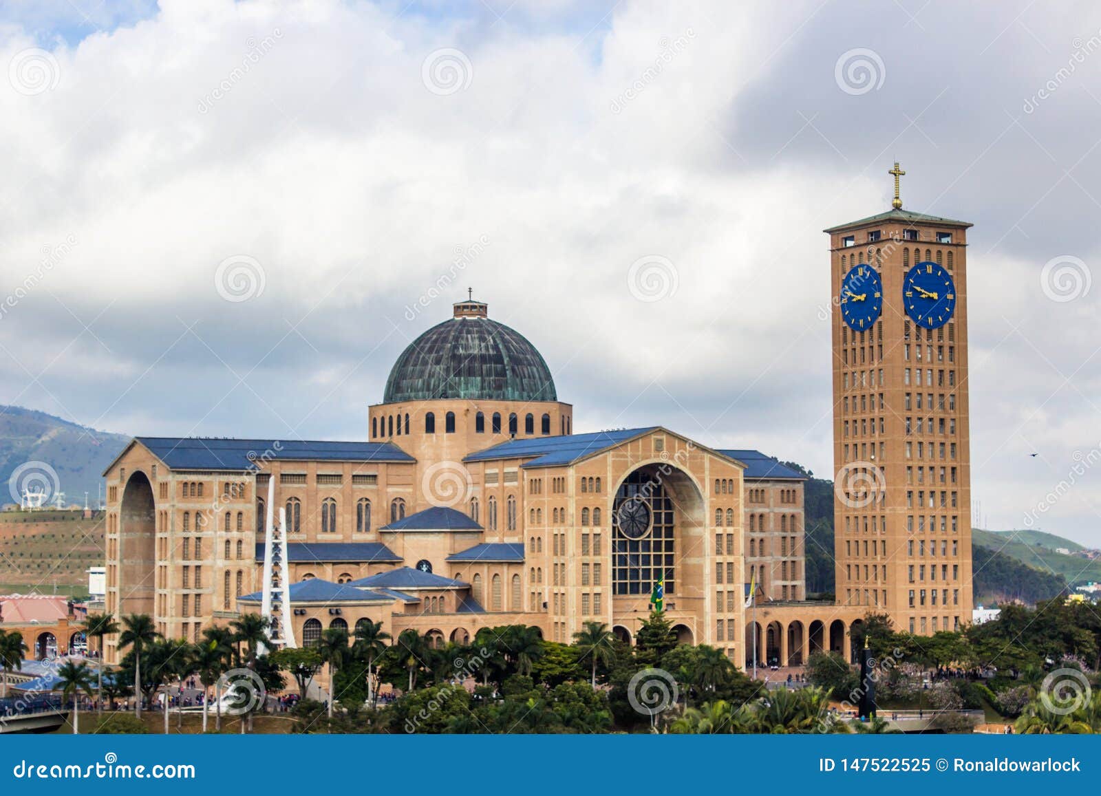 The Cathedral of Aparecida imagem de stock. Imagem de religioso - 147522525