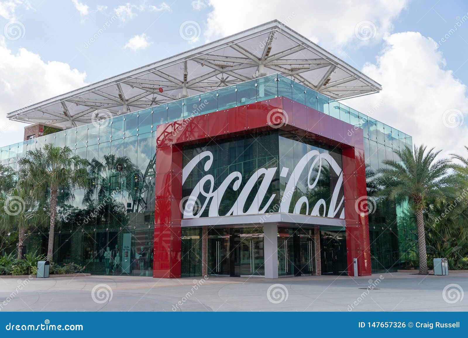 Exterior Image of the Coca Cola Store Shop Front Редакционное Фото ...