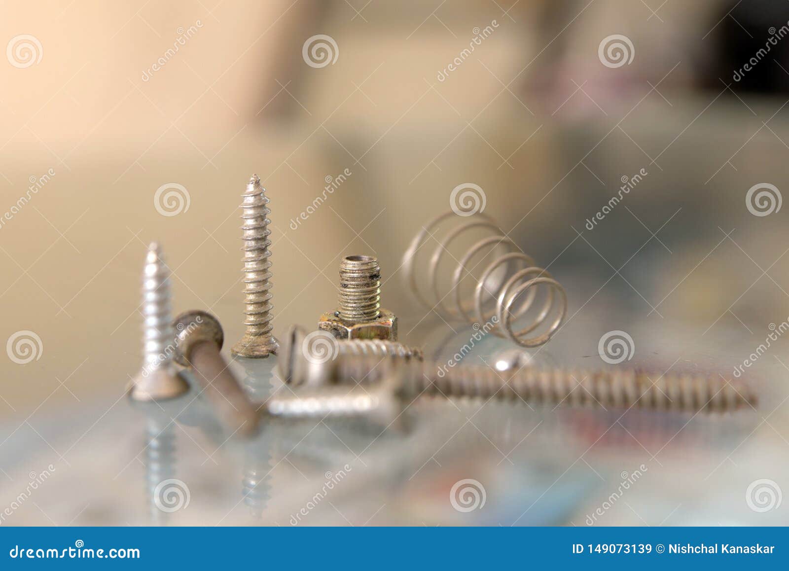 Used Metallic Screw, Bolt and Spring in a Repairing Workshop Imagen de ...