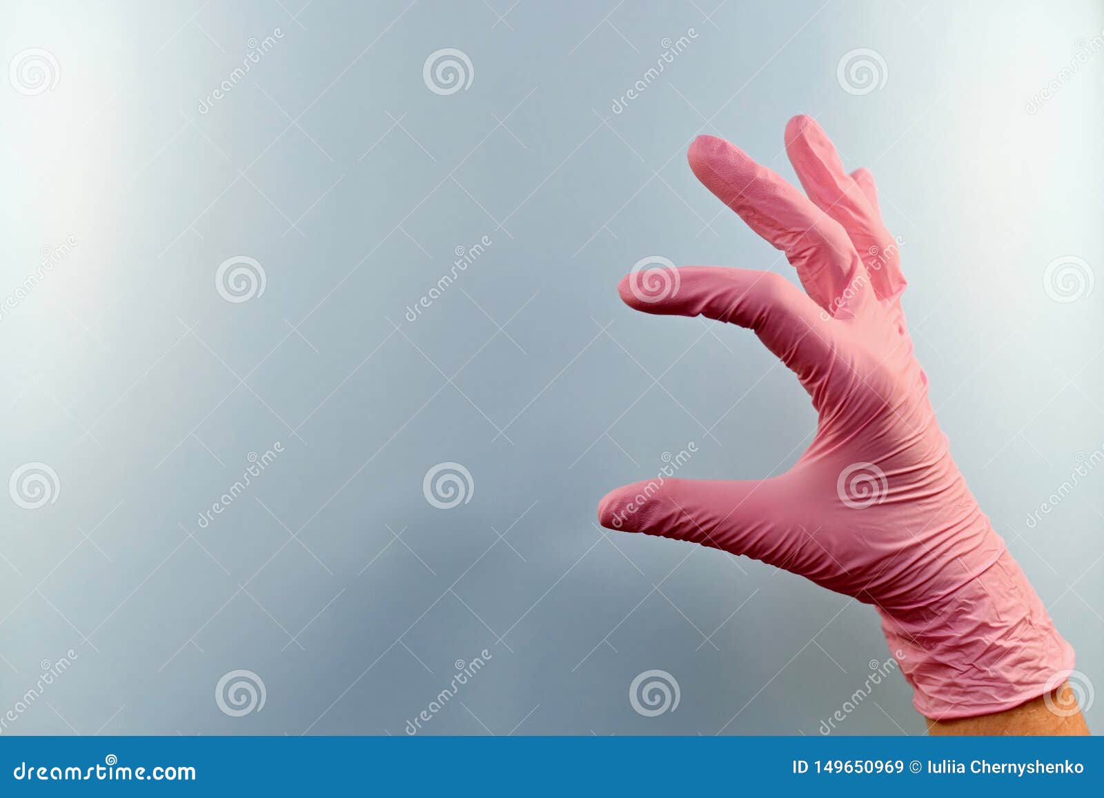 One Gloved Hand is Holding Something or Showing Size. Stock Afbeelding ...