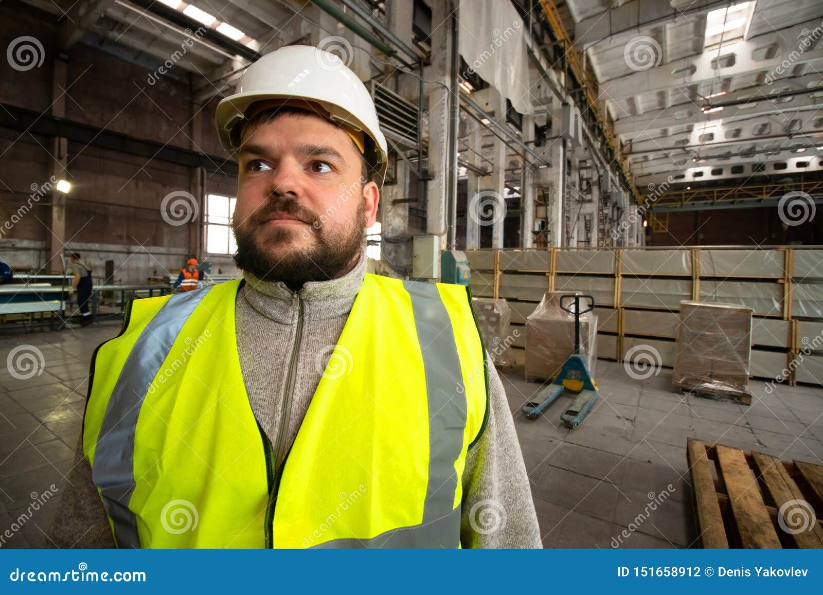 Bearded Handsome Smiling Engineer Worker, Helmet and Vest 库存照片 - 图片 包括有 ...
