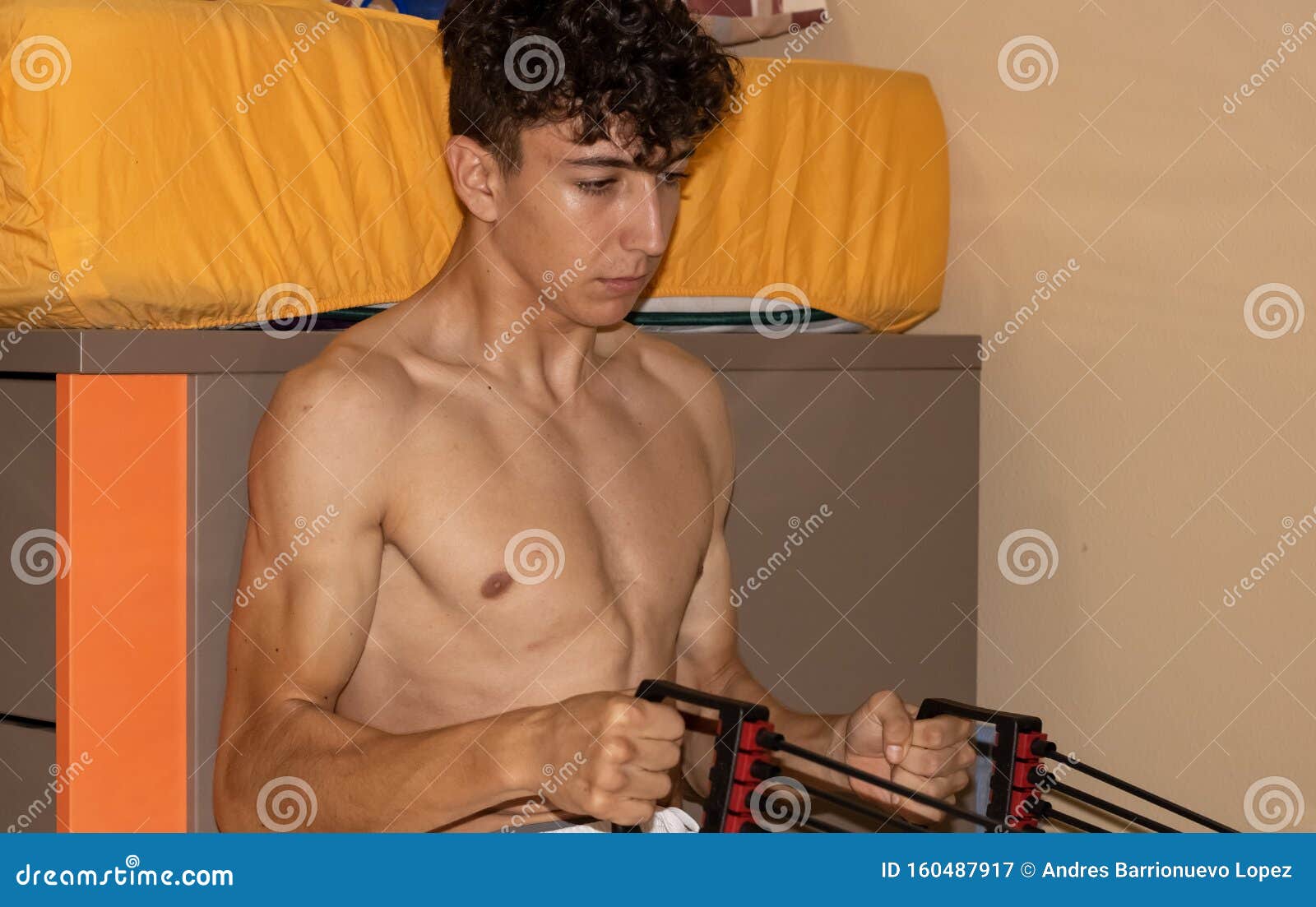 Young boy doing fitness imagem de stock. Imagem de vitalidade - 160487917