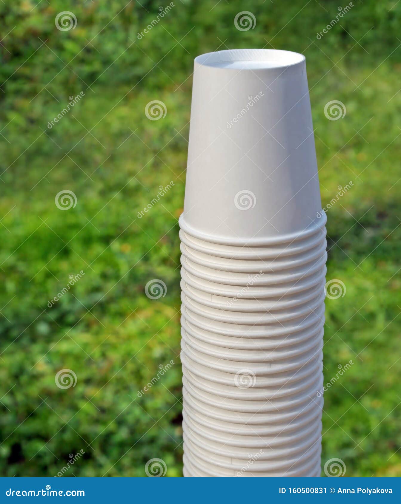 Stack of paper cups imagem de stock. Imagem de limonada - 160500831