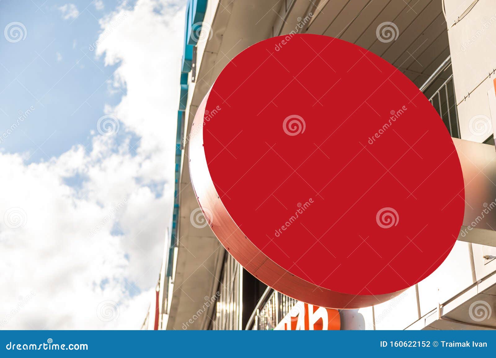 Close-up of Blank Round Signboard of Red Color Foto de Stock - Imagem ...