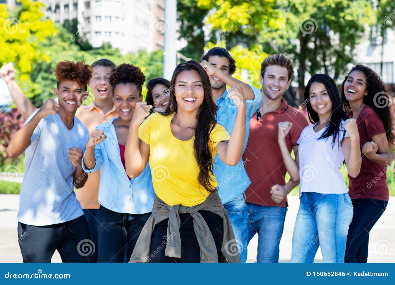 Large Group of Successful Cheering Students and Young Adults Foto de ...