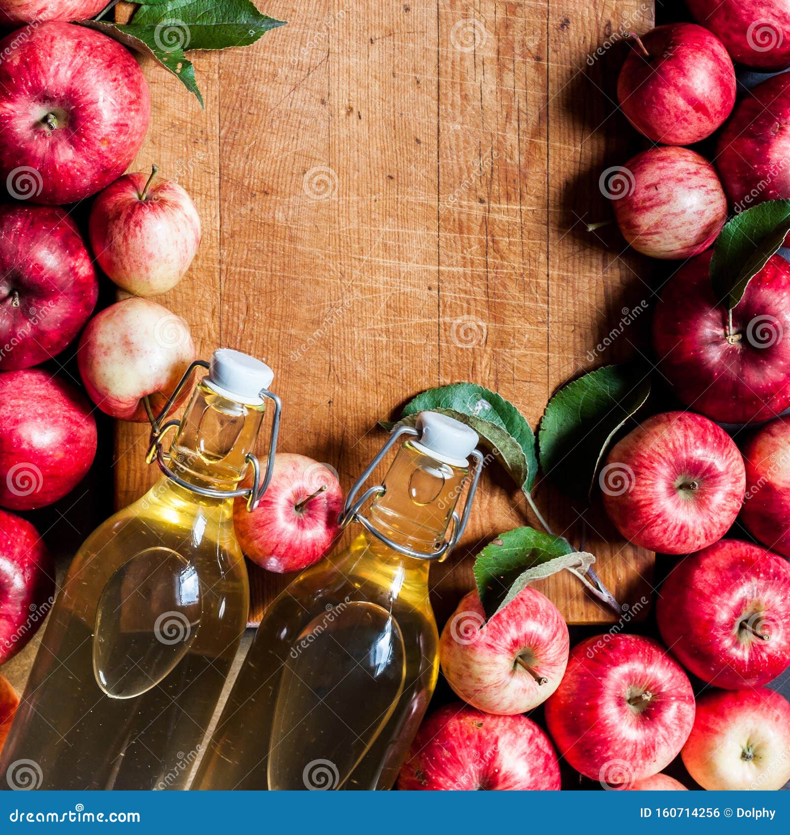 Red Apples and Cider 库存照片. 图片 包括有 降低, 复制, 果子, 饮食, 自然 - 160714256