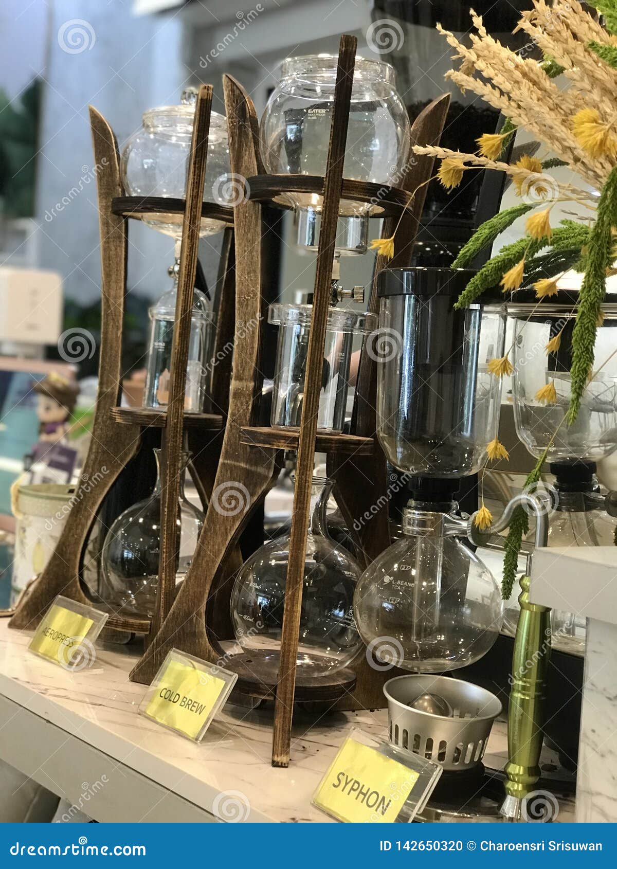 Coffee Machines Display in the Cafe Stock Foto - Image of brouw ...