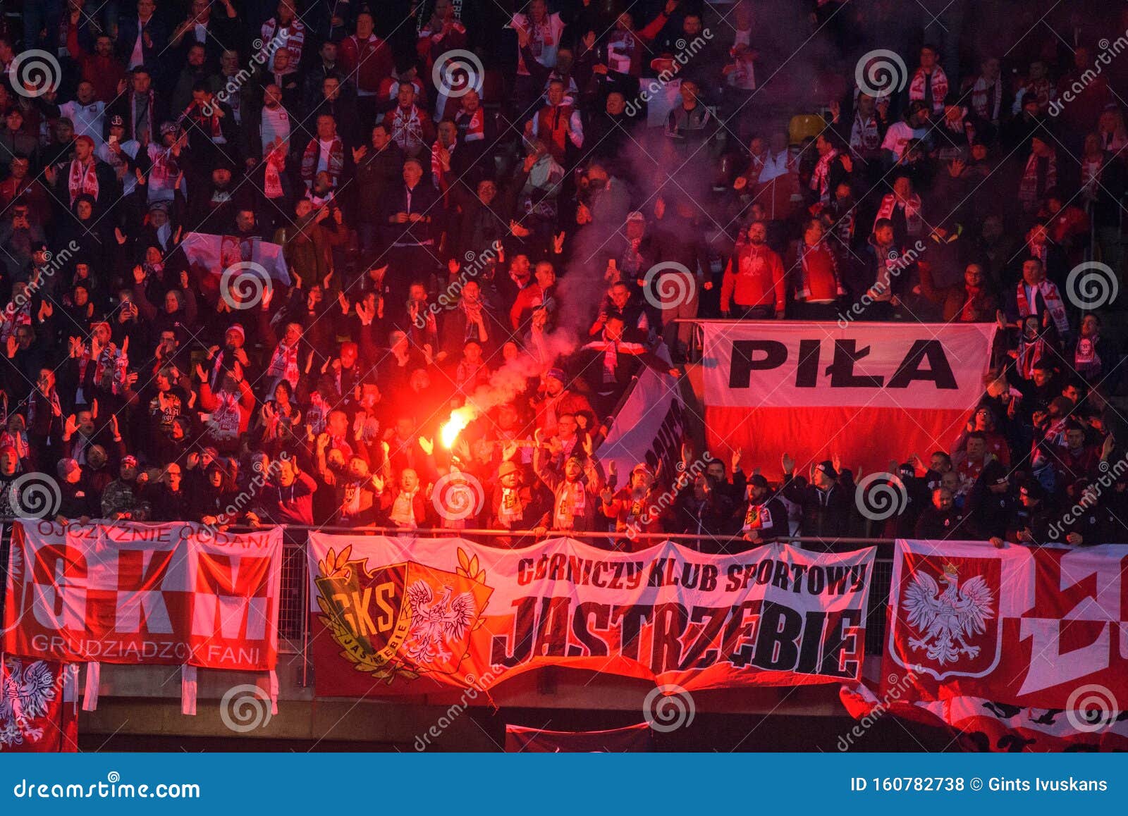 Polish Football Fans of Team Poland at Tribune with Red Fire 编辑类库存照片 ...