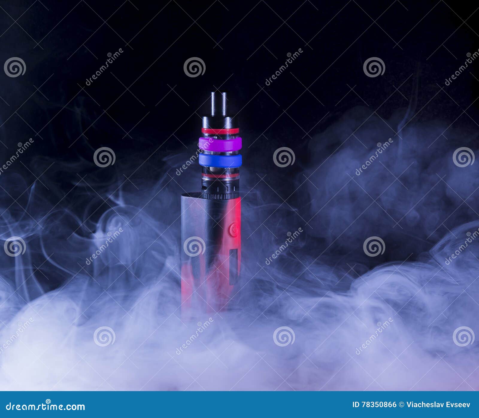 E-sigaret in rook stock foto. Image of gezondheid, alternatief - 78350866