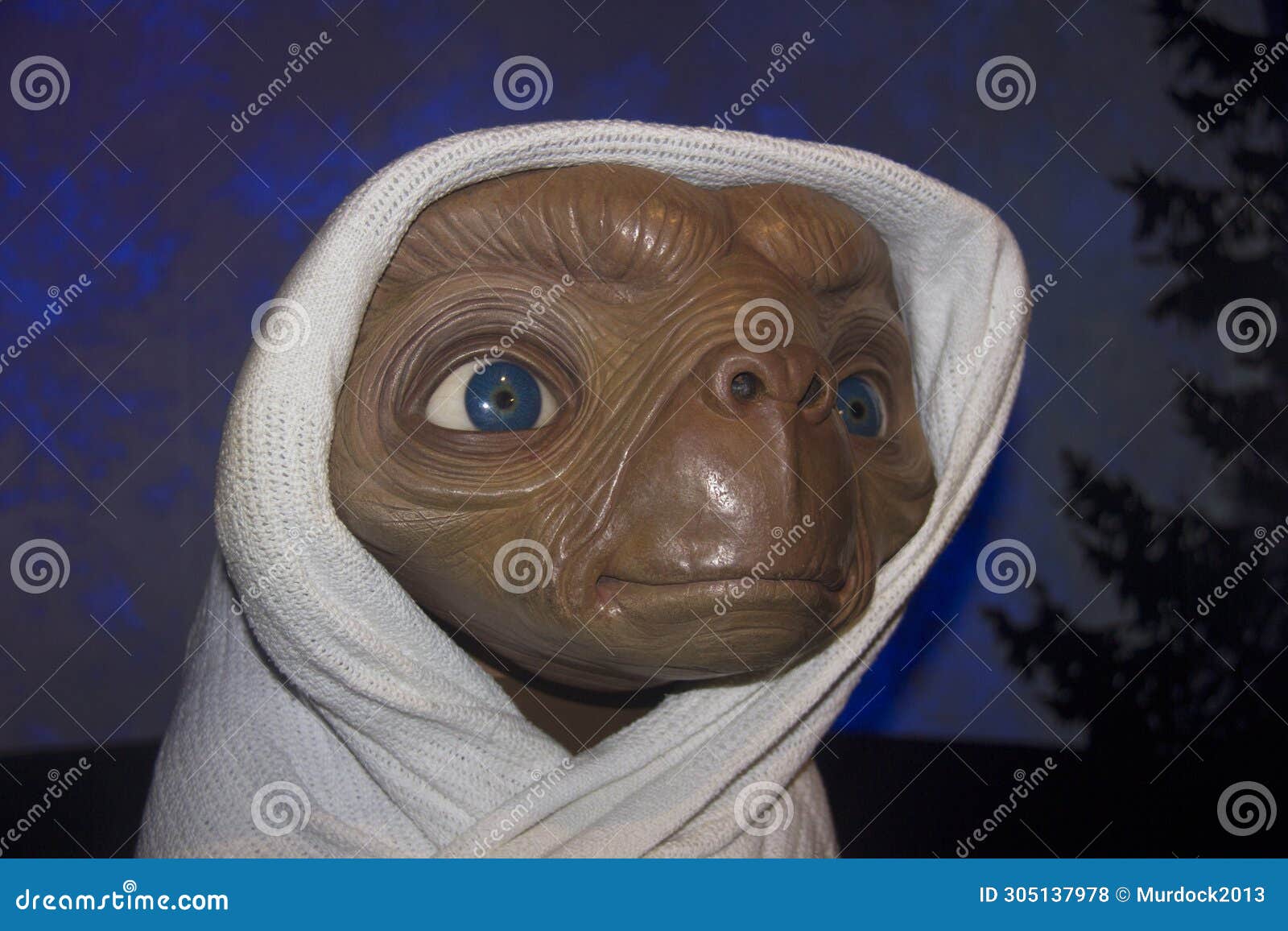 E.T the Extra-Terrestrial editorial stock photo. Image of coyote ...